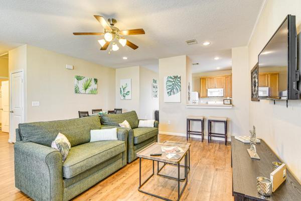 Half-mi To Galveston Strand Charming Home With Yard - Texas