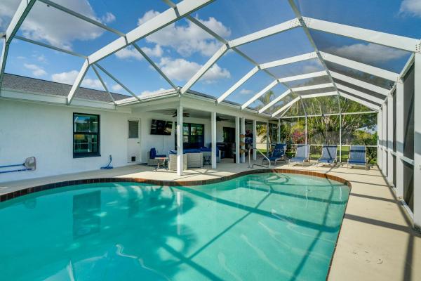 Canal-front Gem With Hot Tub, Foosball In Cape Coral - Cape Coral, FL