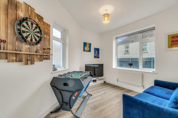 Park House - Hot Tub Available From 3rd Sept 2025, Games Room Near Eateries, Micro Brewery, Pubs, Beauty Salons And Boutique Shops, Argyle, Free Netflix, In The Heart Of Plymouth - Dogs Welcome - Hosted By Absolute Accommodation Plymouth - Devon