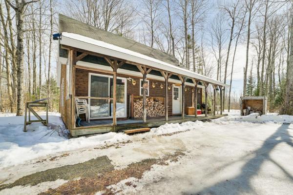 Near Lake Huron Secluded Goetzville Cabin With Deck - Michigan