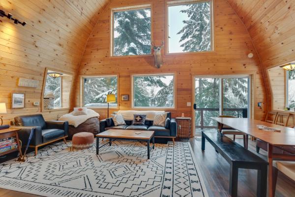 Hot Tub And Sauna Mountain Living At Hyak Cabin! - Snoqualmie Pass, WA