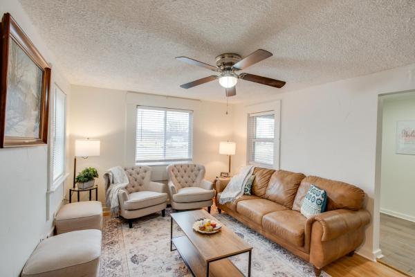 Rural Retreat Near Golf Courses In Ottawa Lake! - Michigan