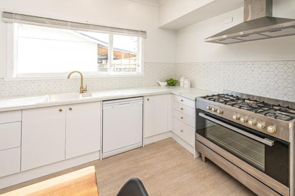 Luxury Living Central College Estate Springvale - Whanganui