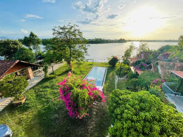 La Y Riverview - Hue