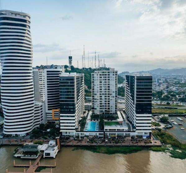 2 Dormitorios Vista Lateral Al Rio, Parqueo - 厄瓜多