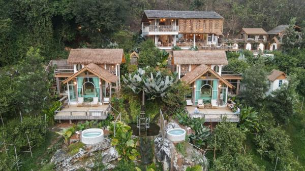 Akha Phamio อาข่า พามิโอ้ - Mae Sai