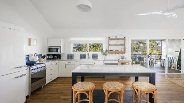 Classic Beach And Bay Weekender - Woy Woy