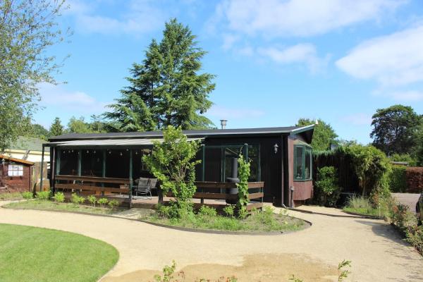 Cozy Cottage With Nice Wood Stove And Veranda - Putten