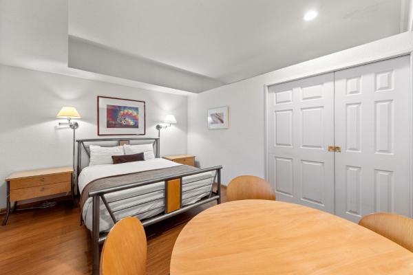 Palisades Tahoe Lodge Rentals Studio #109 - Five Lakes