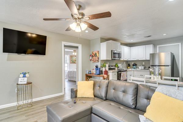 6 Mi To Busch Gardens Family And Pet Friendly Home - Wesley Chapel, FL