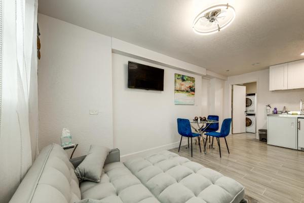 2 Mi To Hard Rock Stadium Studio In Miami Gardens - Miami Gardens, FL