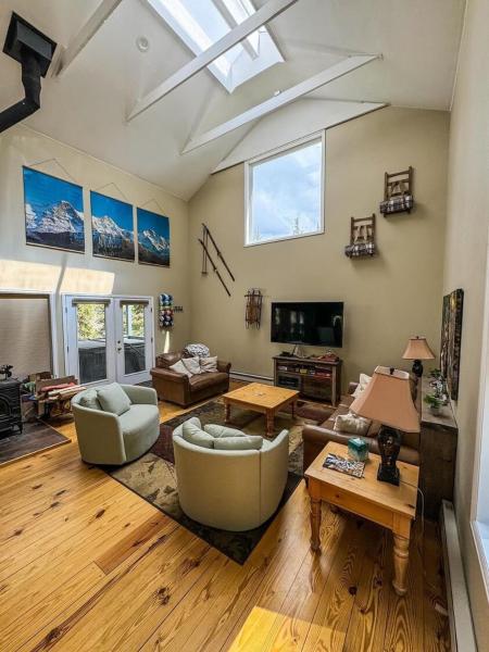 Mountain View Family Cabin, Pet Friendly And Hot Tub - Colorado