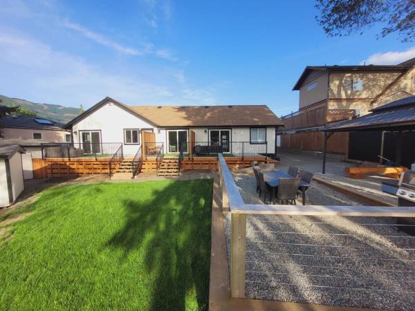 Cowichan Lake Cottages -Riverside - Vancouver Island