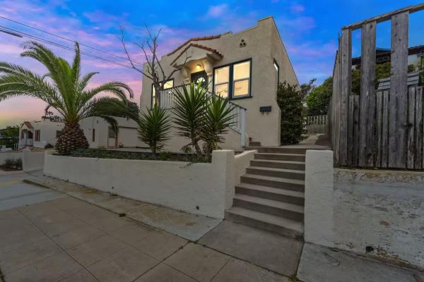 Cozy Ocean Beach Bungalow - San Diego, CA