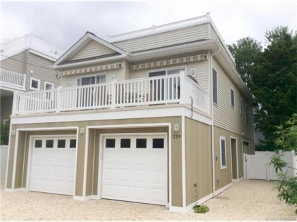 Single Family Ship Bottom Wifi Beach Badges Decks Air Conditioning Granite Countertops Recently Renovate Single Family House In Ship Bottom - Long Beach Island, NJ