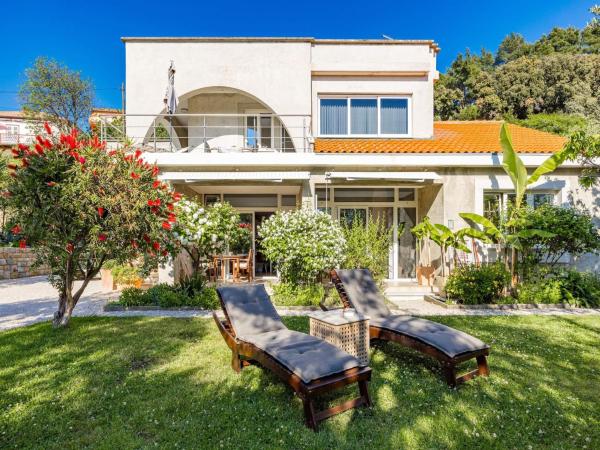 Tranquil Escape In Banjol - Rab