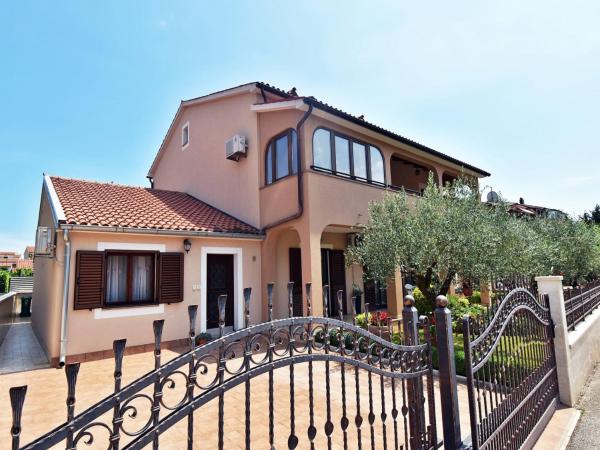 Apartment In Pula Near Golf Course - Fažana