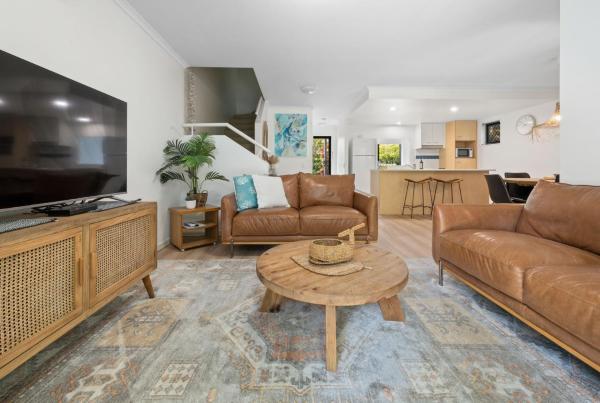Modern & Stylish 2 Bedroom Townhouse In Resort - Noosaville
