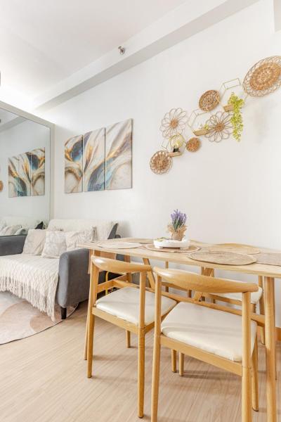 2br Fully Furnished Trees Residences Near Sm Fairview With Netflix And Karaoke - San Mateo