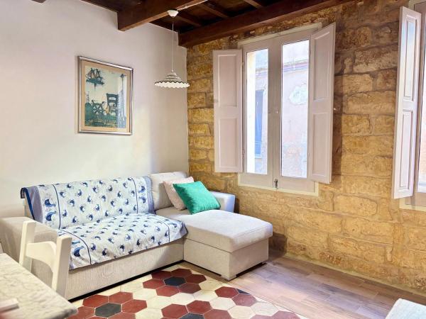 Elegant & Rustic Apartment - Piazza Castello - Sassari