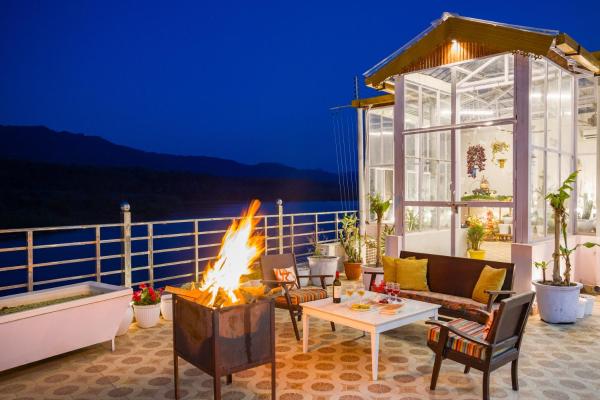 Elivaas Bydm The Ganges 2 Bhk Glasshouse Villa With Pvt Pool & Lift - Rishikesh