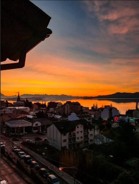 Departamentos Céntricos Con Vista A La Montaña Y Al Lago - San Carlos de Bariloche