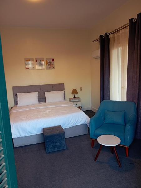 A Bright Room In The Heart Of Cairo - Cairo