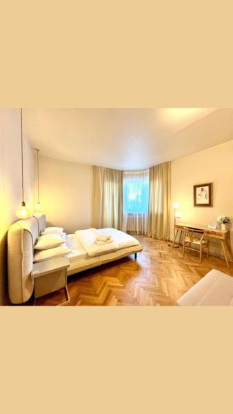 City Center Unirii Square Private Rooms With City View - Shared Amenities - Bucharest