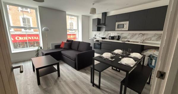Prime Town Centre Location I Gold St D-lux 2br Apartment With Modern Amenities, Walk To Train, Bus Stations, Shops & Cafés I Leisure And Business Stays Welcome - Northampton