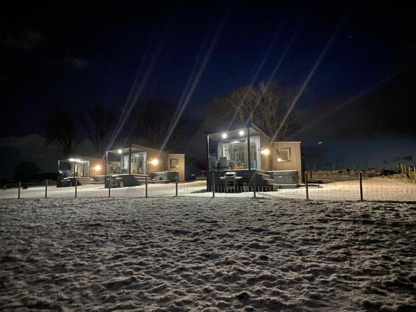 Stunning 2 Bed Glamping Cabin With Private Hot Tub - Pod 1 - Ballycastle