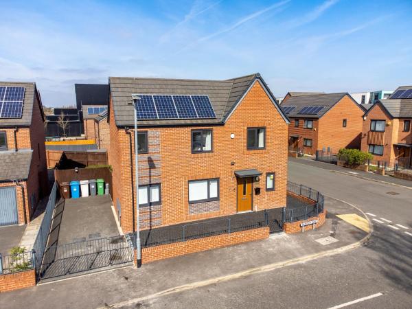 Large Family House With Free Parking - 3 Bedrooms 6 Beds - Manchester