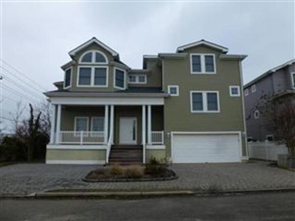 Large Oceanside Brant Beach Home Sleeps 16 - Long Beach Island, NJ