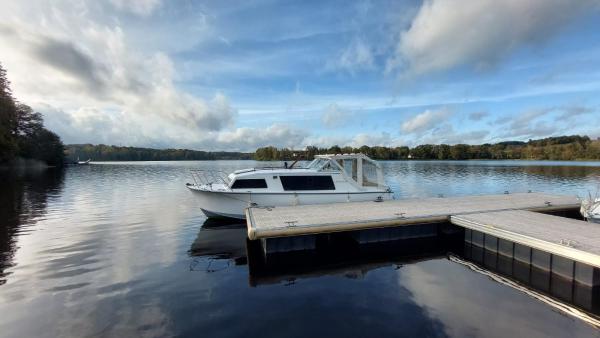 Bateau à Quai Lac Des Settons - Lac des Settons