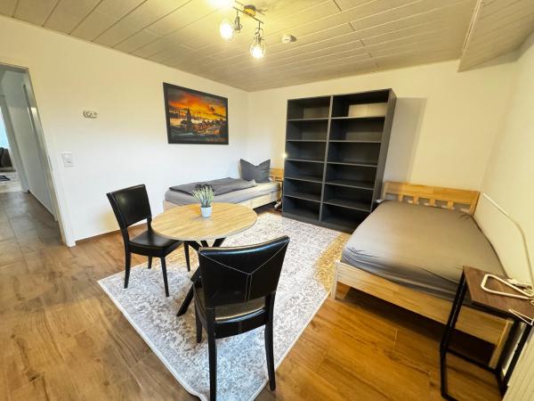 120m² Apartment Nahe A1 - 4 Schlafzimmern - 2 Bäder - Parkplatz, Wlan - Schleswig-Holstein