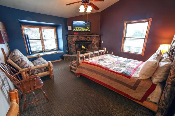 Lazy R Cottages- 18 Cabin - Estes Park, CO