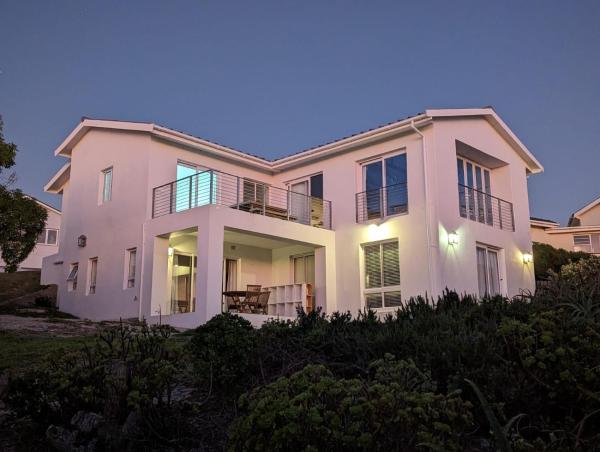 Perlemoen Street 16 - Pearly Beach