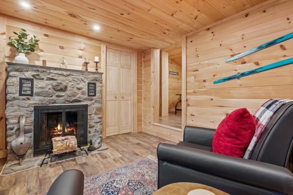 Riverfront Retreat In The White Mountains - 3br Cozy Escape Near Ski & Hike - Bethlehem, NH