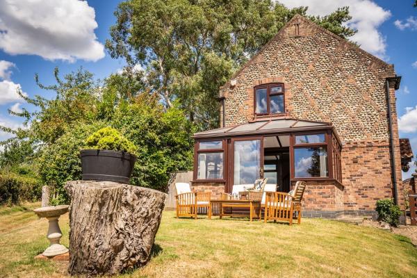 Morea Cottage - 2 Bed - Hot Tub - Wroxham