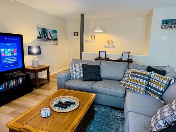 Casa Mar - Main Street & Screened Porch! - Chincoteague, VA