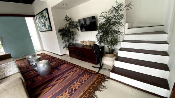 Pool Villa Between Seminyak & Canggu Sleeps 8 - Canggu