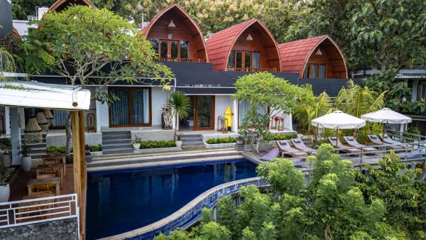 Bagus Ink Surf Camp - Uluwatu