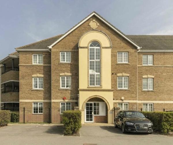 2-bedroom Flat, South Wimbledon - Colliers Wood - London