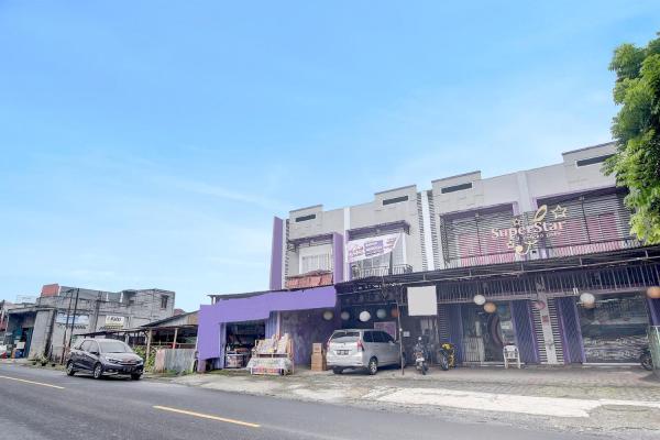 Oyo 92040 Superstar Kost Dan Homestay - Tomohon
