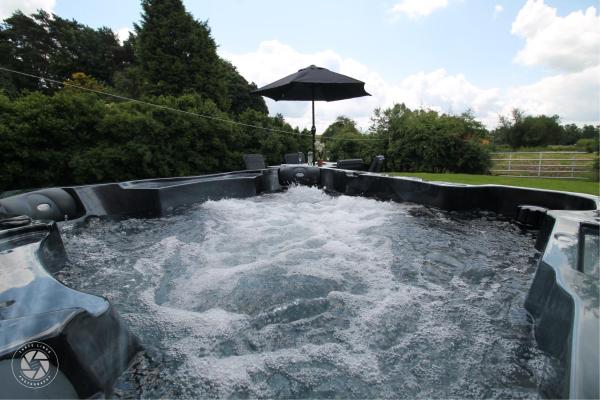 Home With Hottub Near Altontowers & Waterworld Sot - Peak District