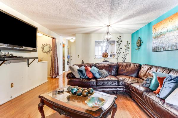 3 Mi To Dtwn New Haven Colorful Condo With Yard! - New Haven, CT