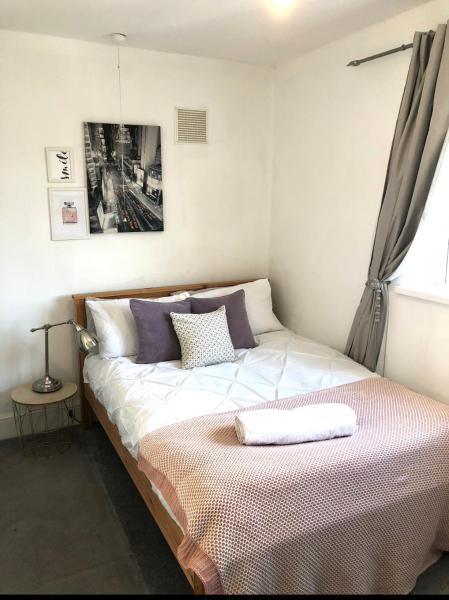 Double Desk - Cardiff