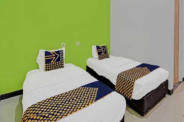 Spot On 92255 Lucky Guesthouse - West Sumatra
