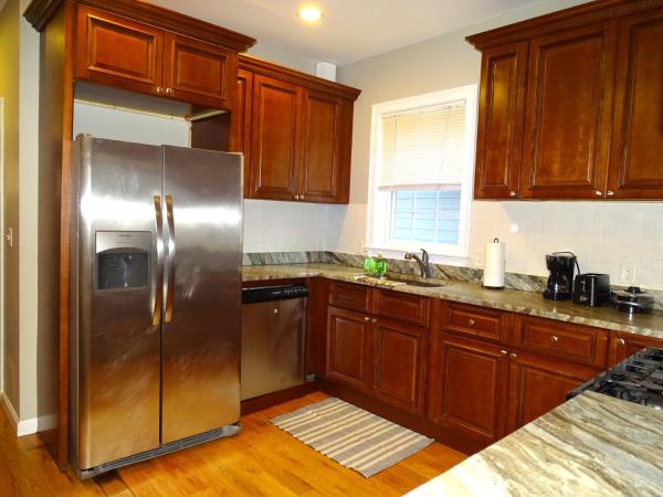 Beautiful 2 Bed Apt Minutes From Encore - Boston Logan Airport (BOS)