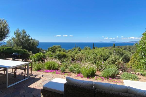 Superbe Petite Villa Moderne Surplombant La Mer - Cap Estérel