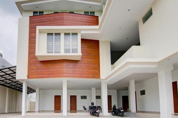 Oyo 93190 Sartika Gh Syariah - West Sumatra